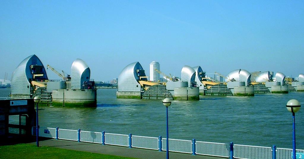 Cranes' Chains Change on Thames | News | Maritime Journal