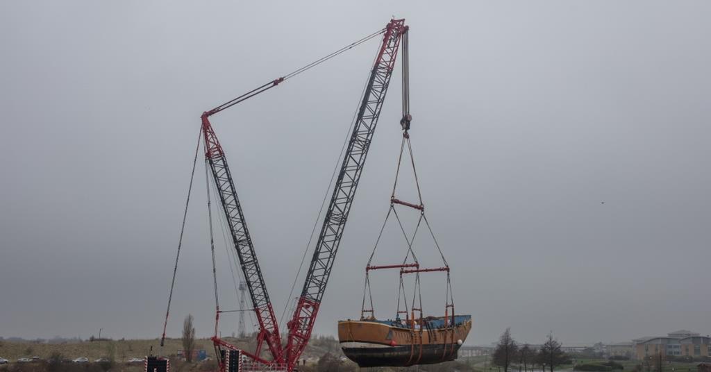 ALE completes a landmark 274t crane lift of Captain Cook replica vessel ...