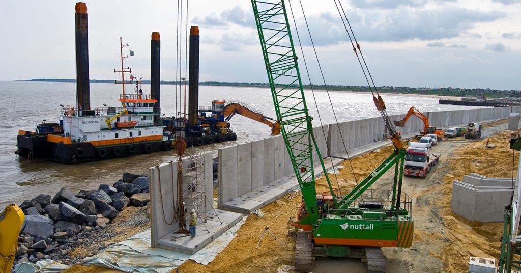Great Yarmouth's 'wave wall' completed | News | Maritime Journal