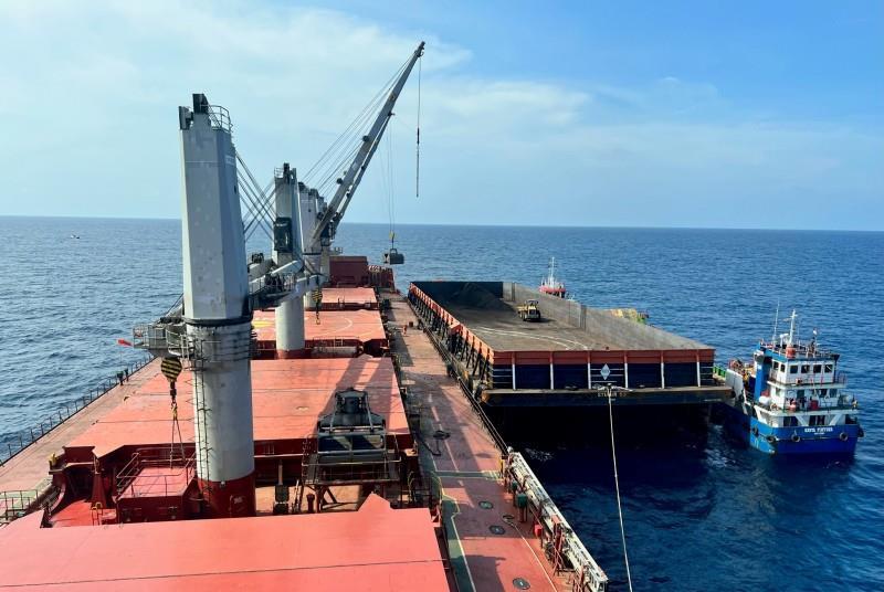 Tsavliris rescues grounded bulk carrier | News | Maritime Journal