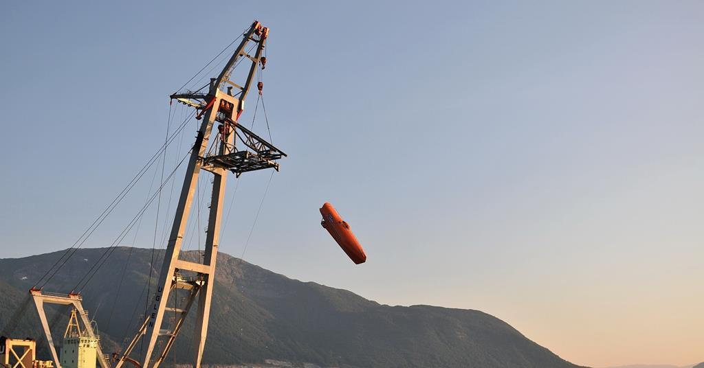 Schat-Harding sets world record freefall | News | Maritime Journal