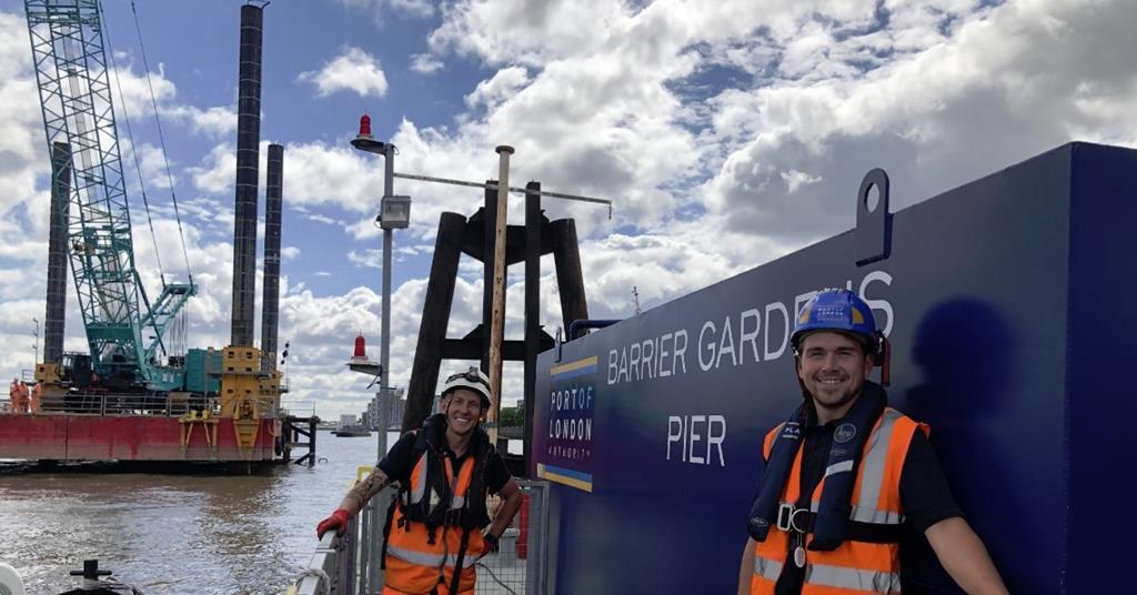Red7 jack-up barge busy on the Thames | News | Maritime Journal