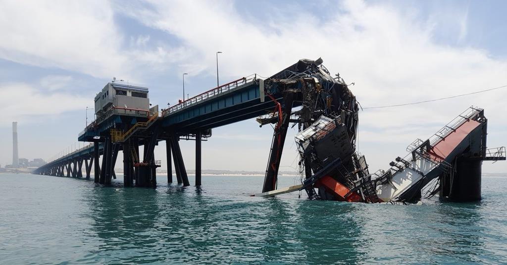 Masters Marine salvages collapsed crane and jetty | News | Maritime Journal