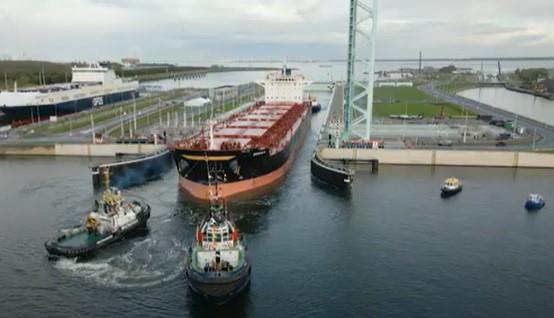 Lock opens to world’s largest ships | News | Maritime Journal