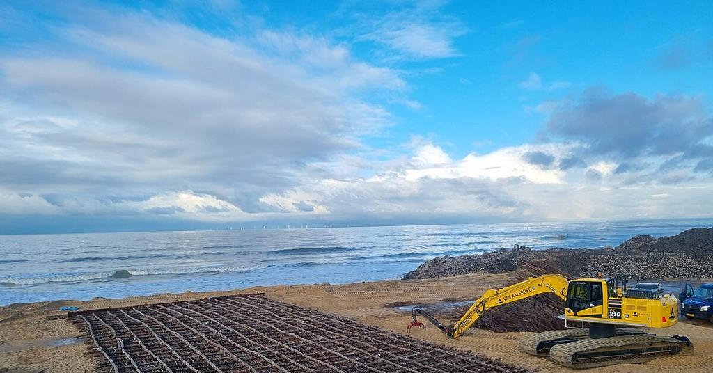 Emergency dam installed with Dutch expertise | News | Maritime Journal