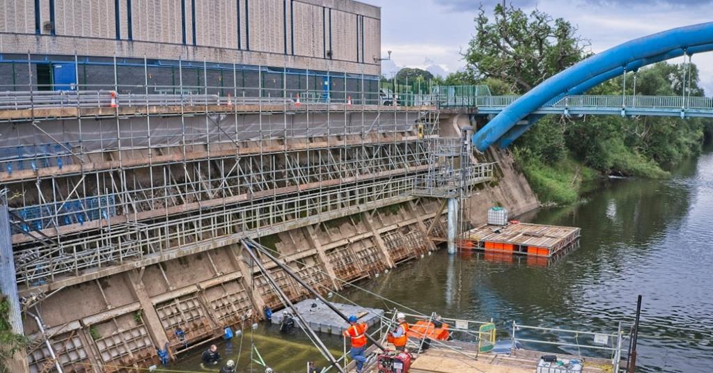 Floating scaffold completes 3t contract lift | News | Maritime Journal