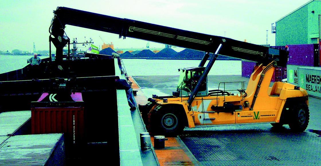 Barge Handling Reachstacker | News | Maritime Journal