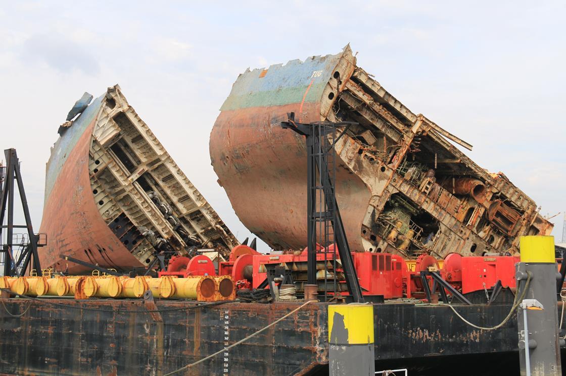 Smit and Mammoet complete wreck removal | News | Maritime Journal